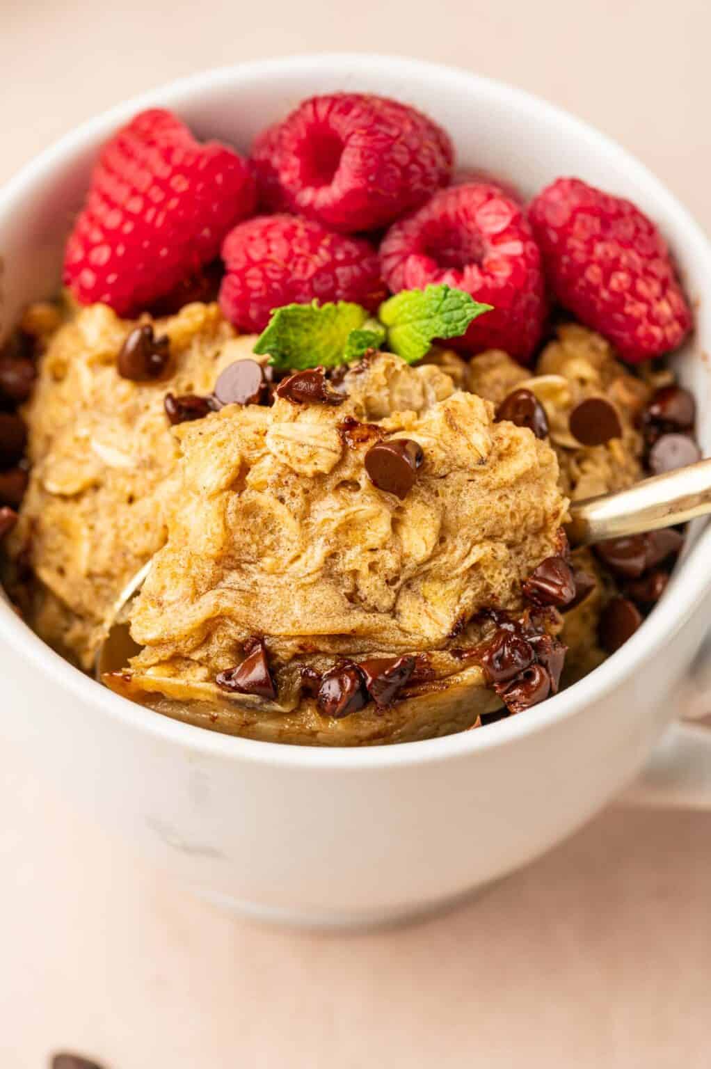 2-Minute Fluffy Oatmeal Mug Cake Recipe - Food Exit Recipes