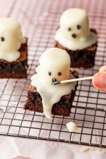 Halloween Brownies (Easy Ghost Brownies) - Food Exit Recipes