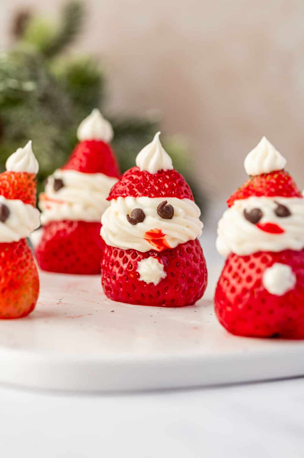Strawberry Santas (Easy No-Bake Christmas Dessert) - Food Exit Recipes