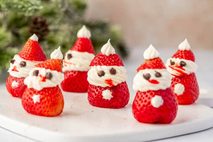 Strawberry Santas (Easy No-Bake Christmas Dessert) - Food Exit Recipes