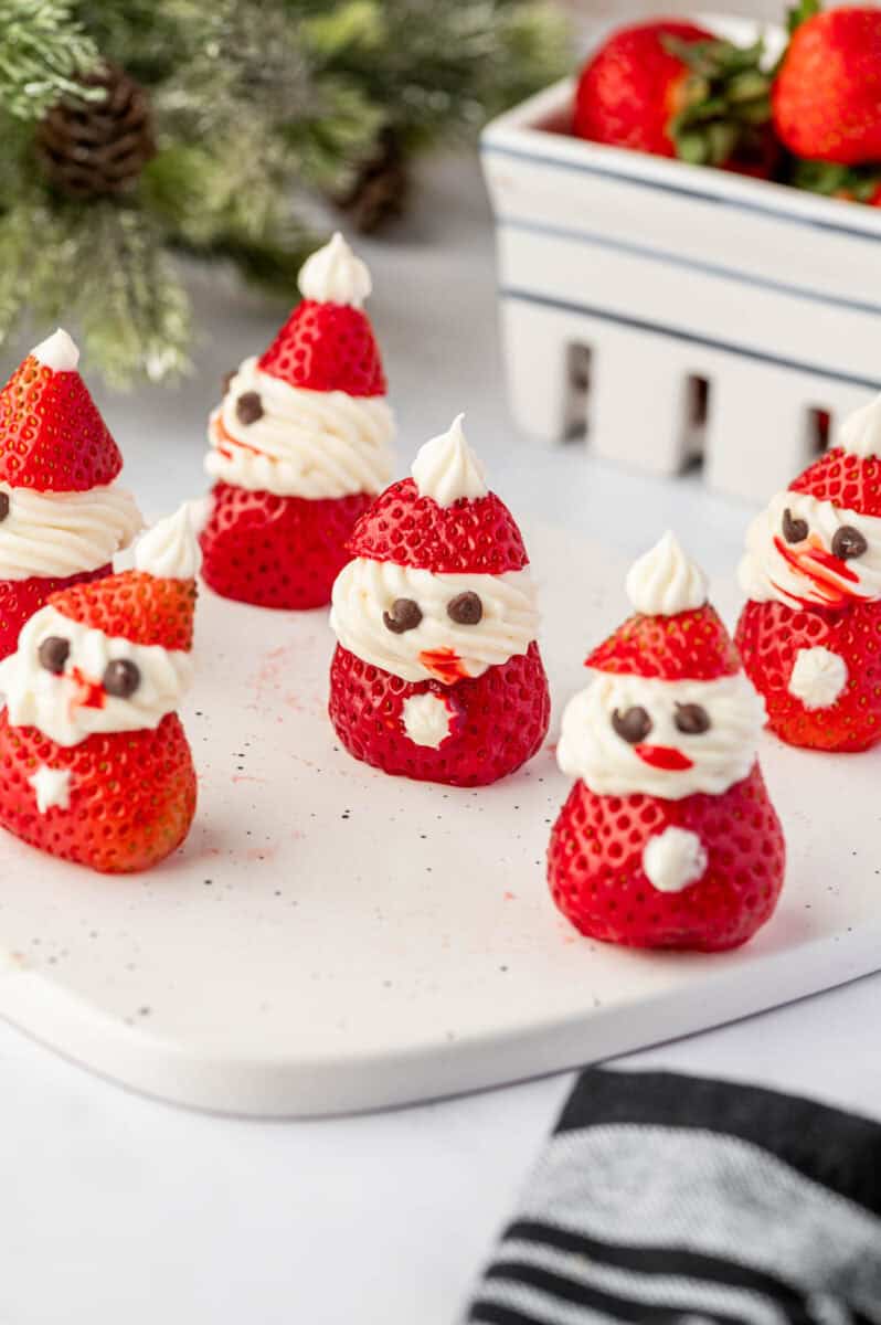 Strawberry Santas (Easy No-Bake Christmas Dessert) - Food Exit Recipes