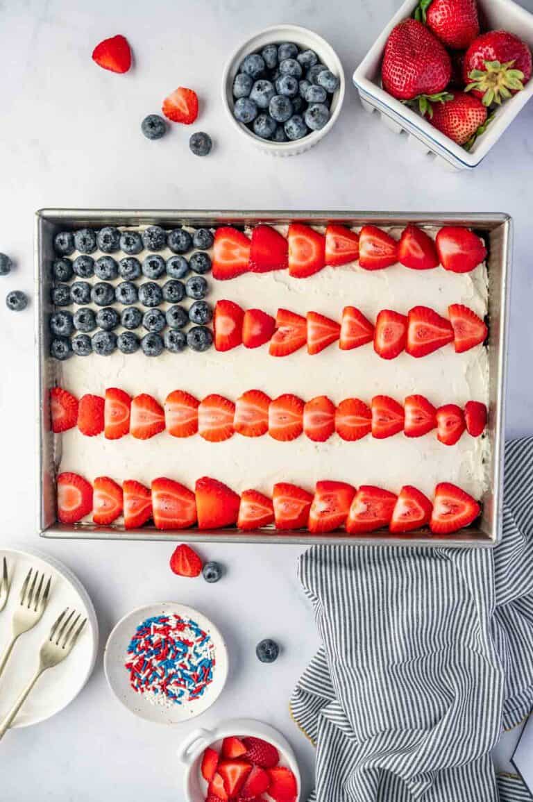 4th of July Flag Cake (Easy American Flag Sheet Cake) - Food Exit Recipes